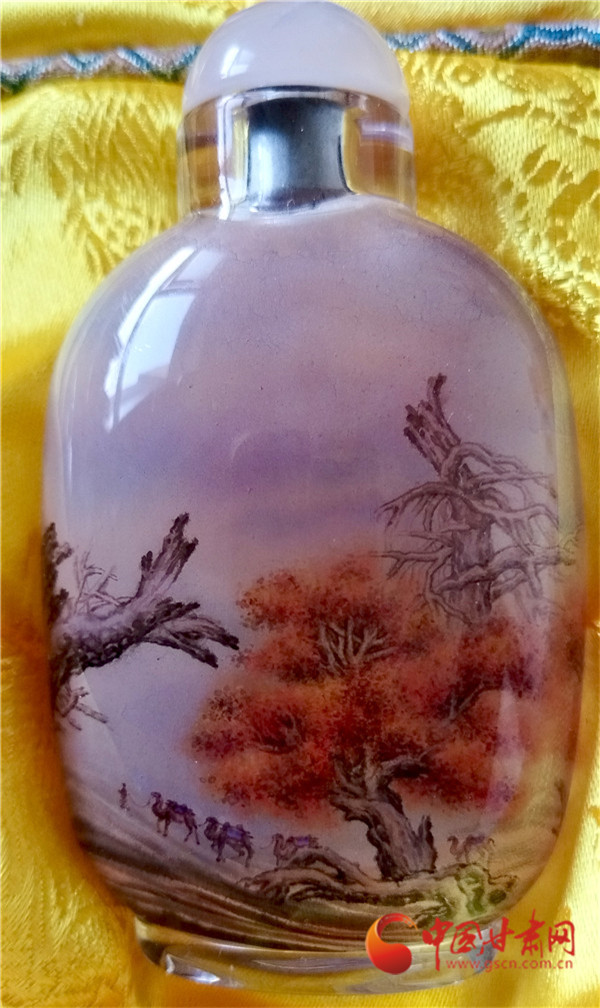 非遗文化看甘肃（57）丨赵英：让小小鼻烟壶装满丝路风光_人物_中国甘肃网